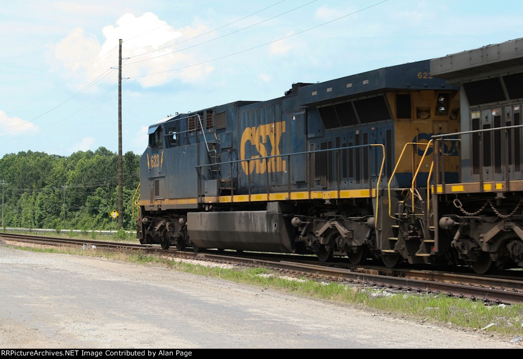 CSX 623 and 386 roll SB